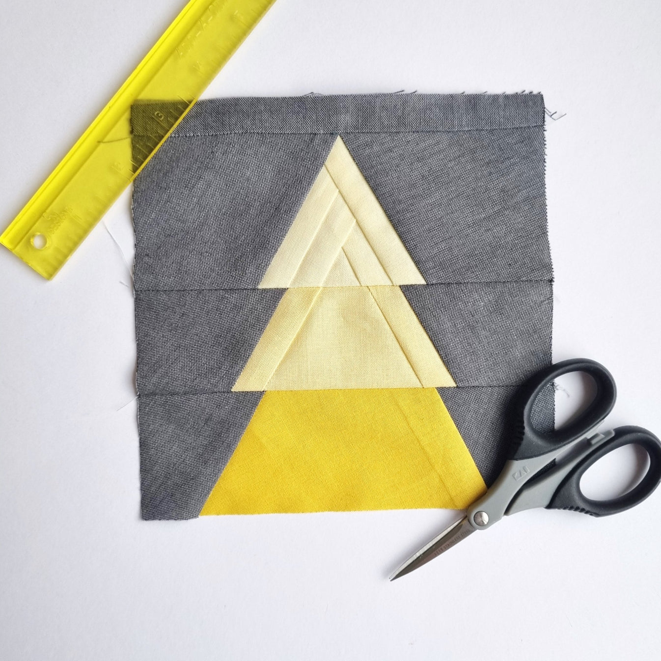 Christmas Tree Quilt Block FPP Sewing Pattern (PDF) – Lorelei Jayne