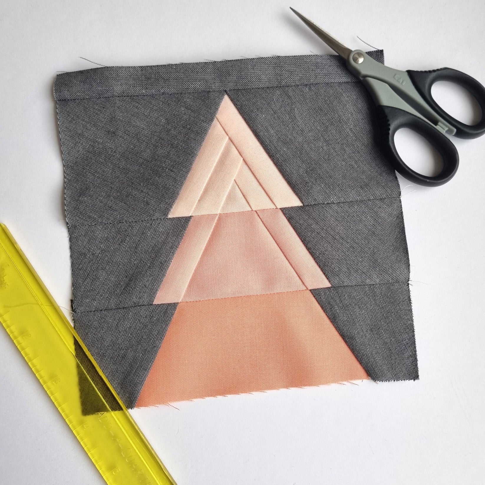 Christmas Tree Quilt Block FPP Sewing Pattern (PDF) – Lorelei Jayne